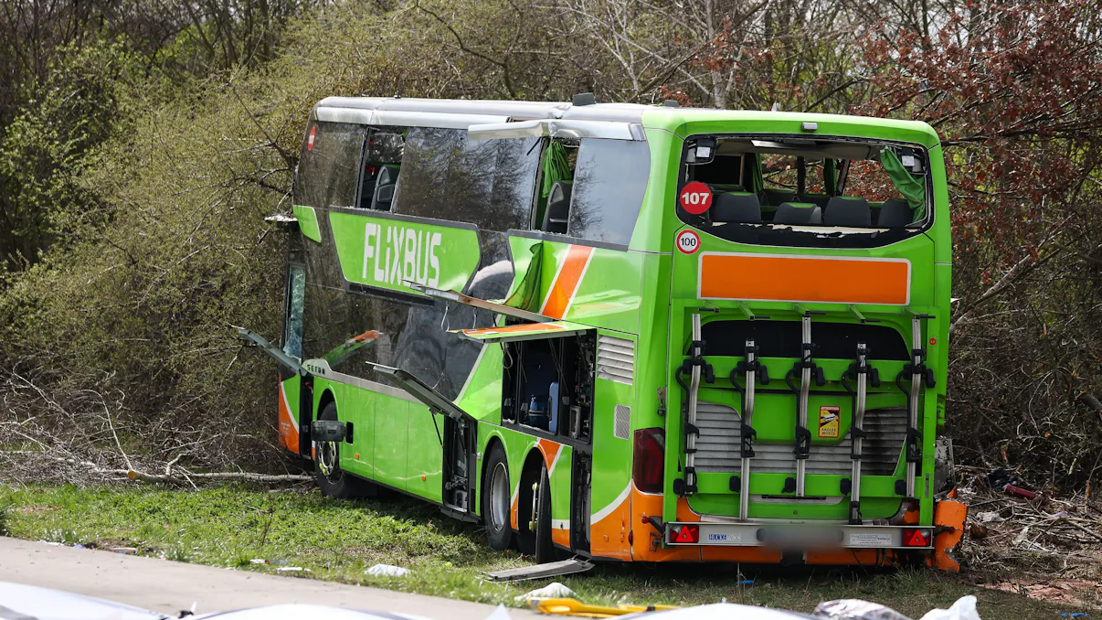 Crash mit 4 Toten – schwere Vorwürfe gegen Flixbus | Heute.at