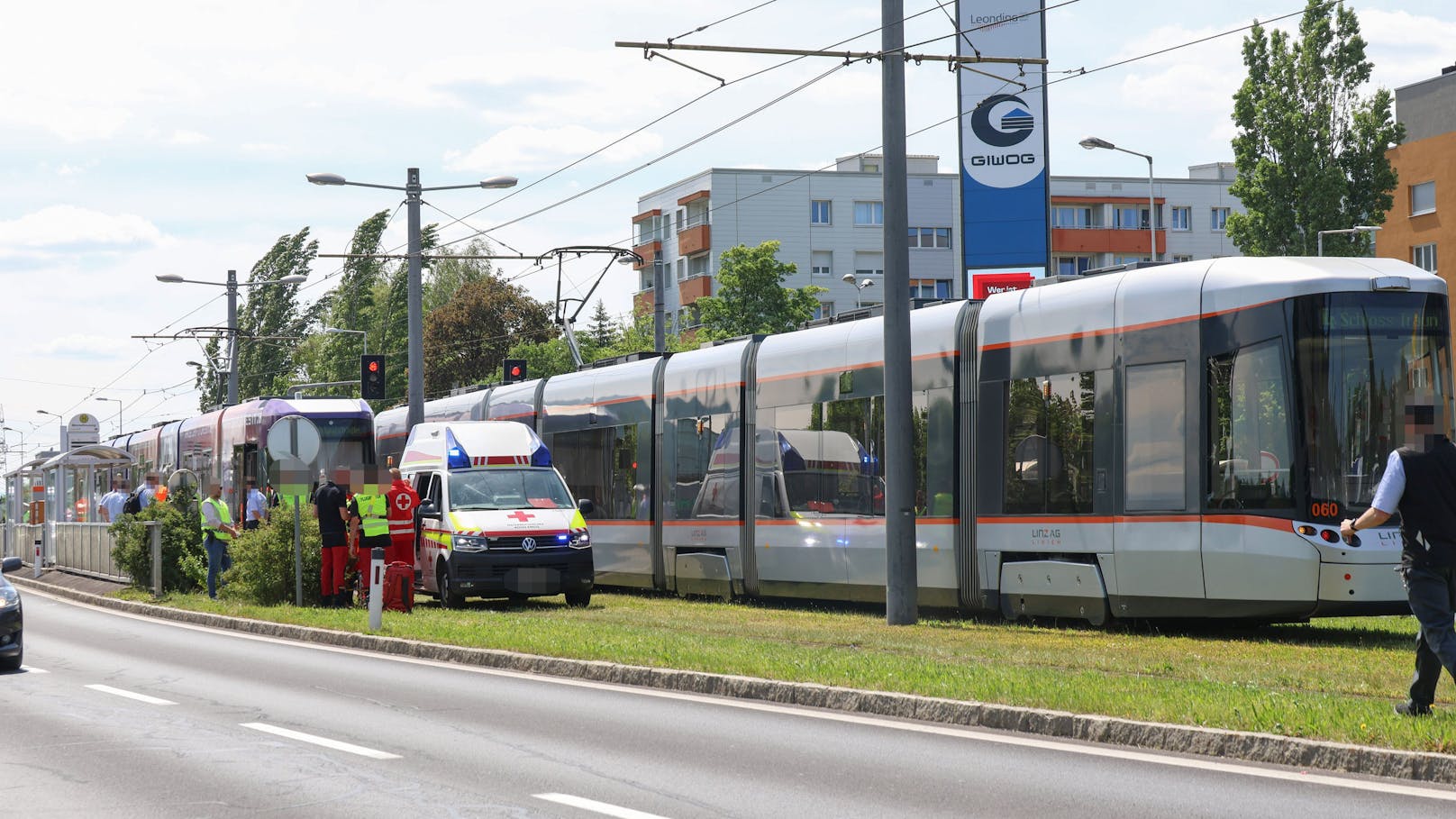 13 Jähriger Läuft Auf Gleise Wird Von Bim Angefahren Heute At
