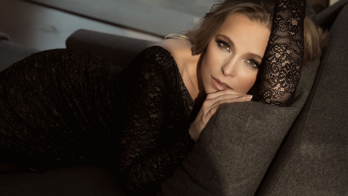 "Total auf Kurs" – ORF-"Dancing Queen" Missy May will Schlagerwelt ...