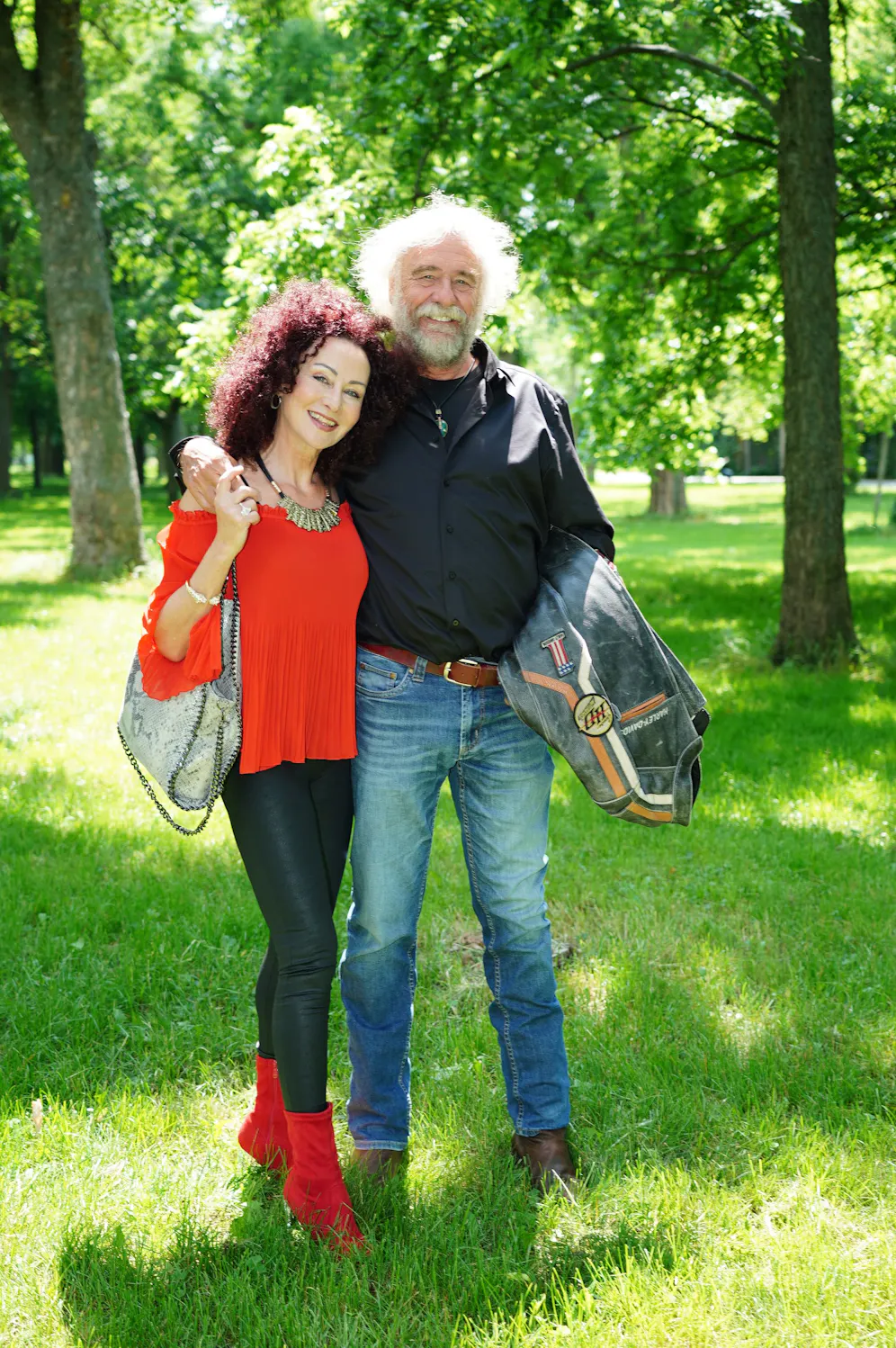 Christina "Mausi" Lugner und ihr "Alm-Öli" Ernst Prost im Wiener Prater ...
