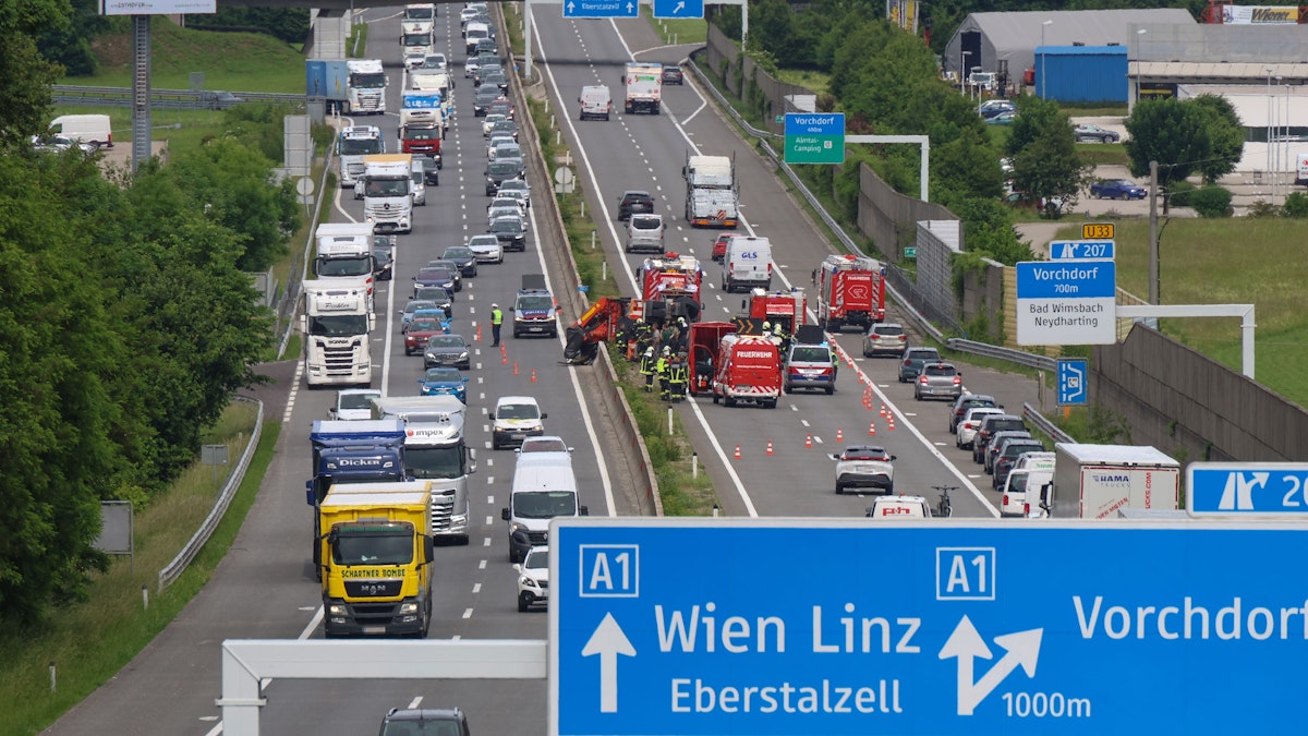 Autobahn-Chaos – Kilometerlange Staus durch schwere Unfälle und Pannen ...