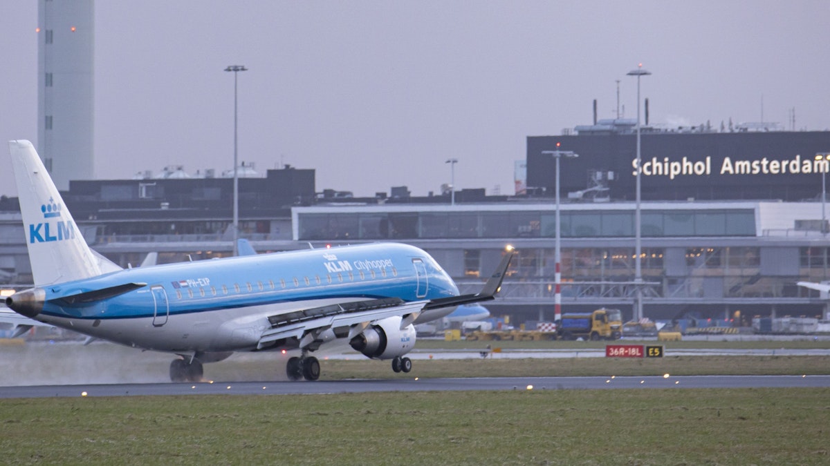 Passagiere sahen Unfall – Horror-Tod: Person wurde in Flugzeug-Turbine ...