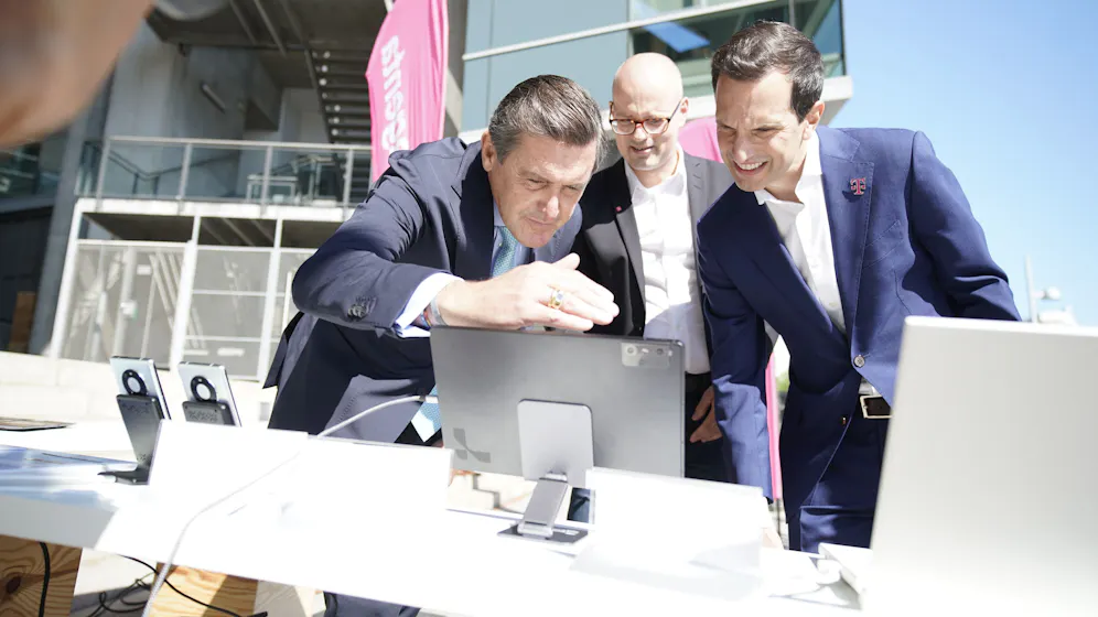 Wirtschaftsstadtrat Peter Hanke, Volker Libovsky, CTIO Magenta Telekom ...