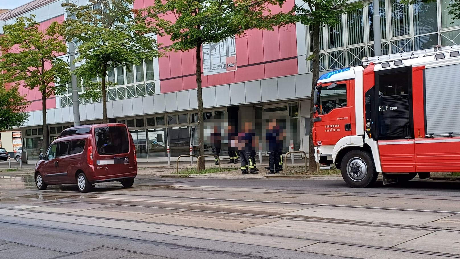 Öffi-Kunden müssen umsteigen – Im Morgenverkehr! Rohrbruch legt Bim-Linie in Wien lahm | Heute.at