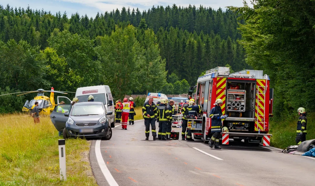 Horror-Unfall in OÖ – 3 Kinder, nicht angegurtet – Mutter stirbt bei Crash | Heute.at