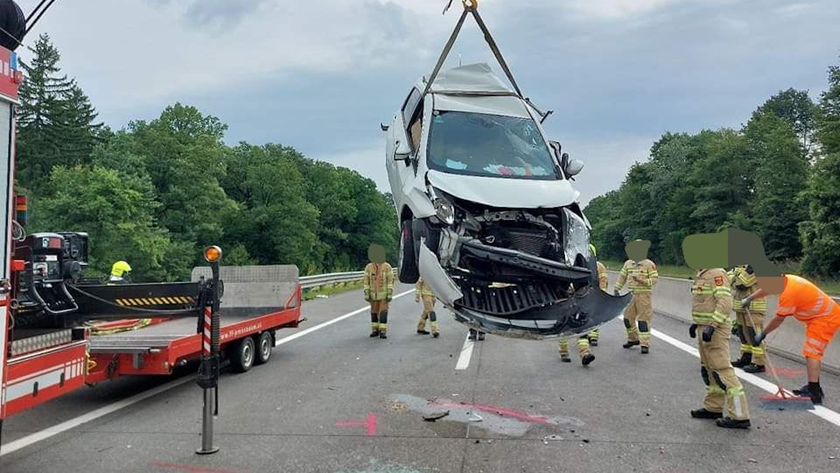 Unfall bei Pressbaum – Schwerer Crash auf der A1 forderte Todesopfer | Heute.at