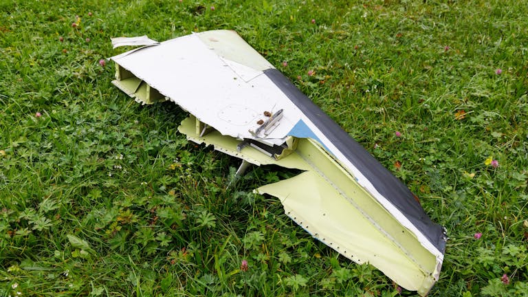 Großeinsatz in Brand – Absturz in Vorarlberg – Flugzeug in der Luft zerbrochen | Heute.at