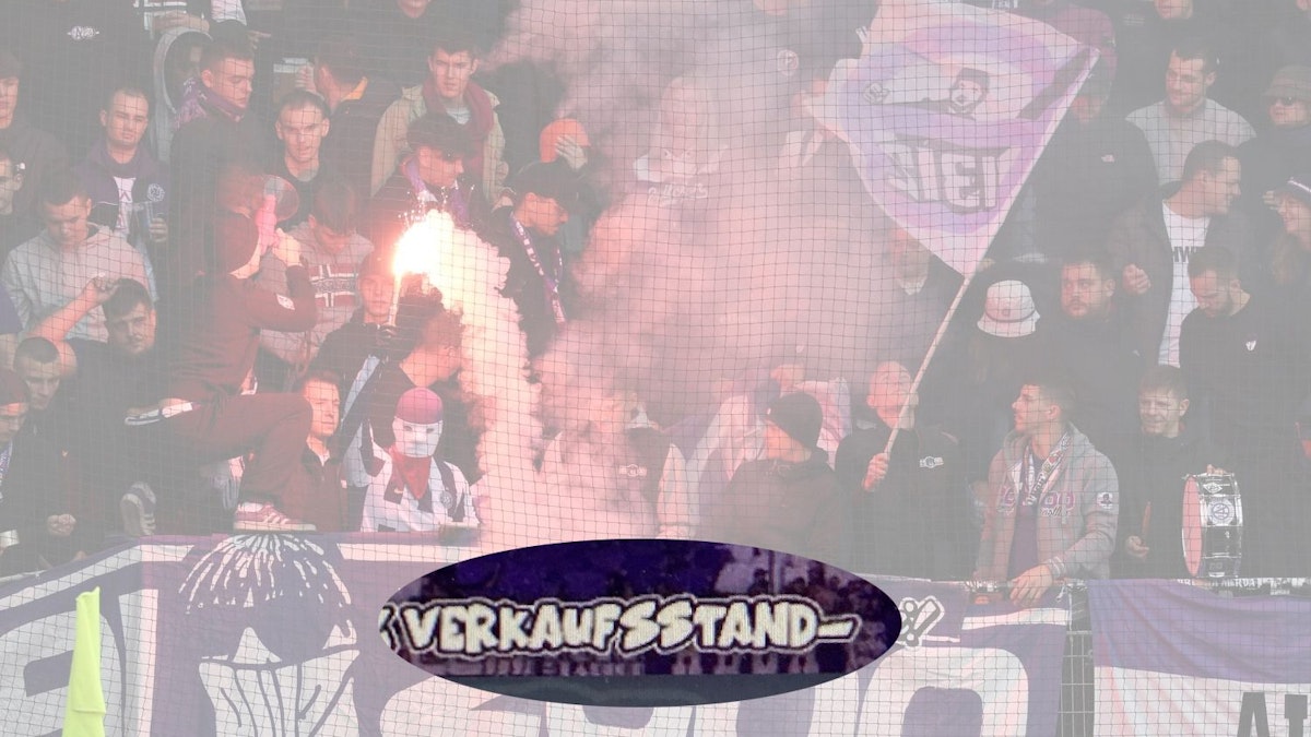 Laut Austria ein Versehen – Ärger um Austria-Fan-Schild: Versteckte ...