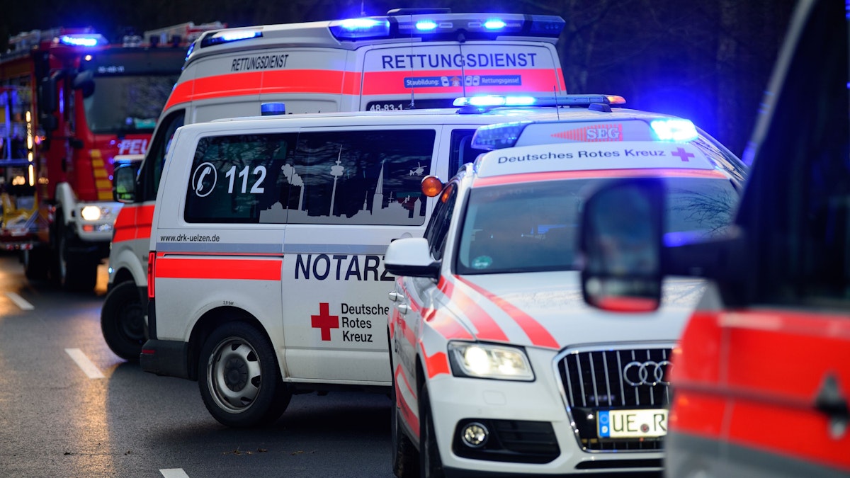 Deutschland – Auto rast in Menschengruppe – mehrere Verletzte | Heute.at