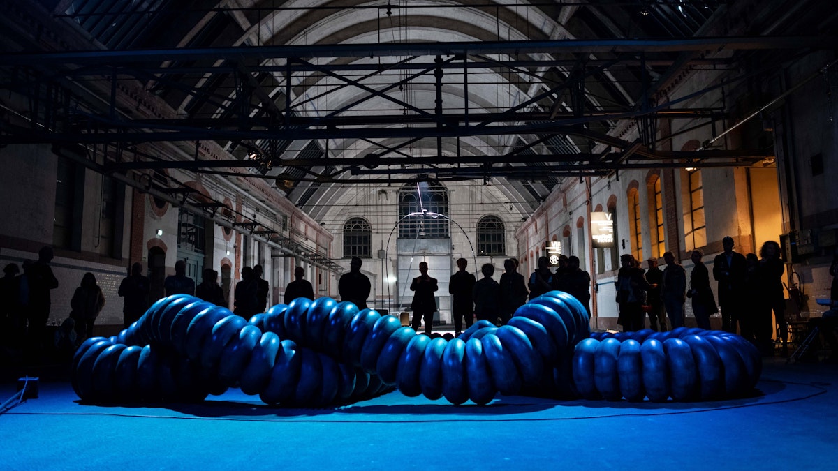 Dynamische Performance – Kunst in Bewegung – Installationen zum Leben ...