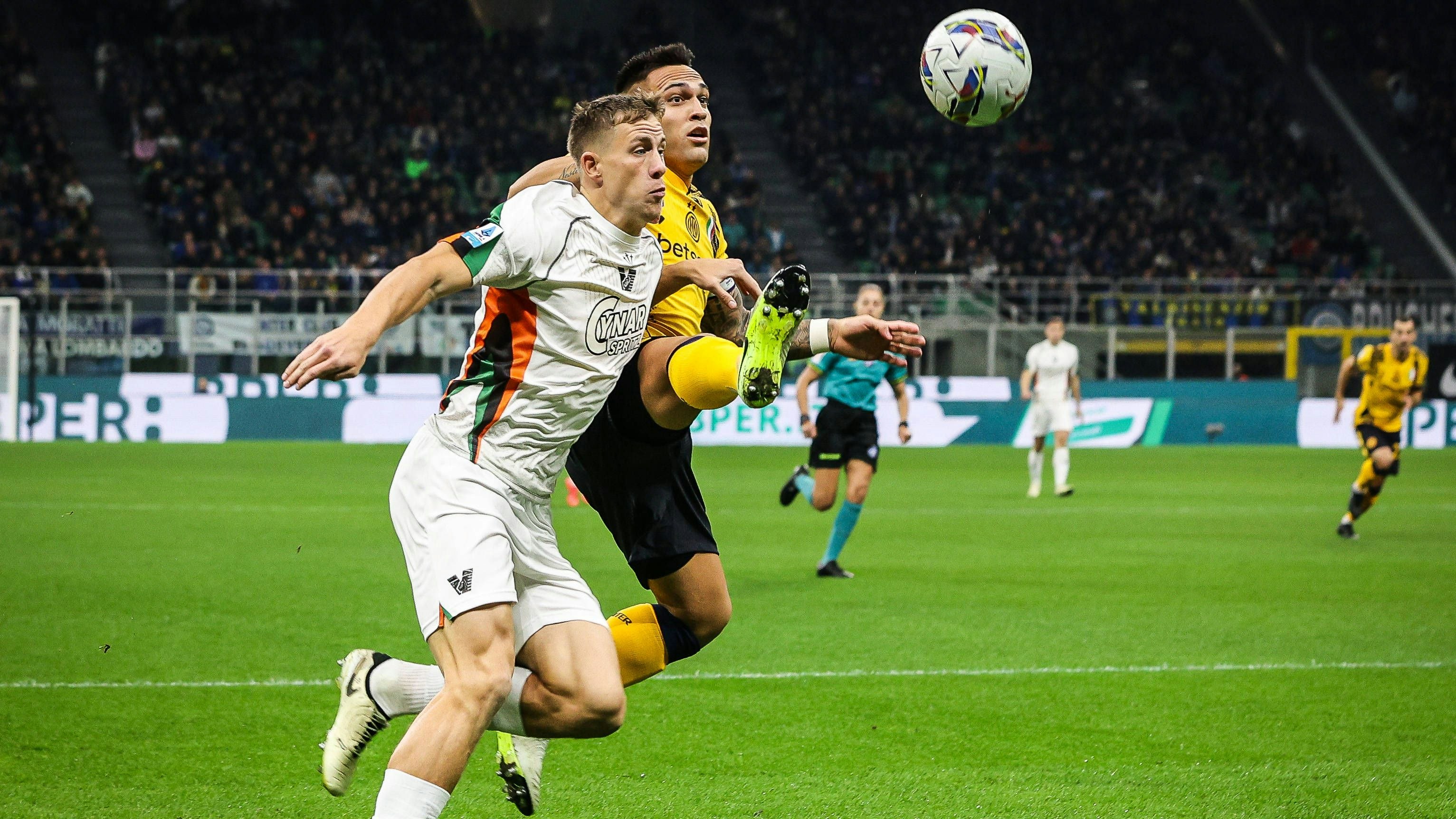 Duell der ÖFB-Legionäre – Arnautovic jubelt auf Bank – trotz 1:1 in Minute 97 | Heute.at