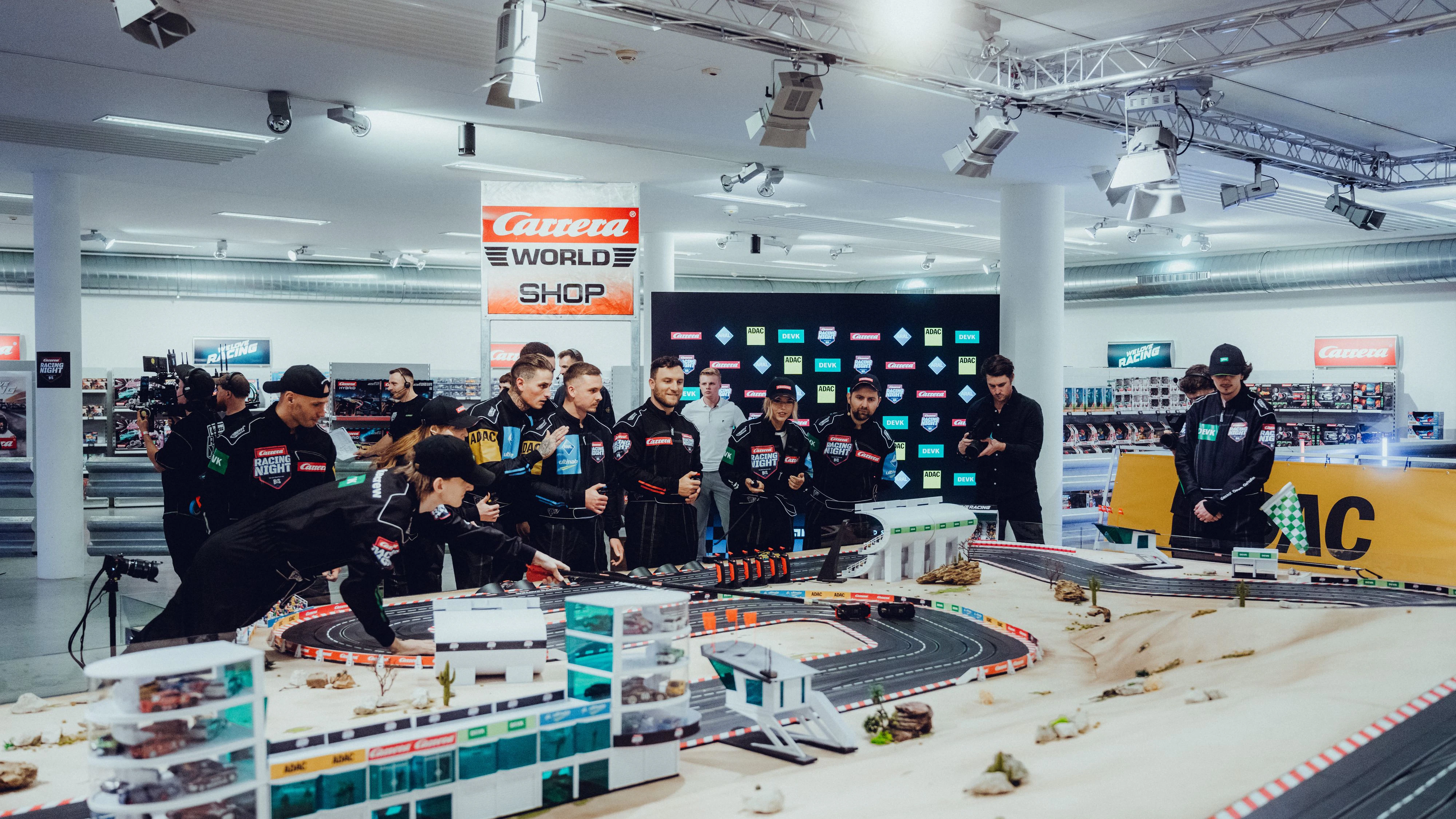 Carrera Racing Night – Carrera mit Renn-Welt in Salzburg und neuer KI ...