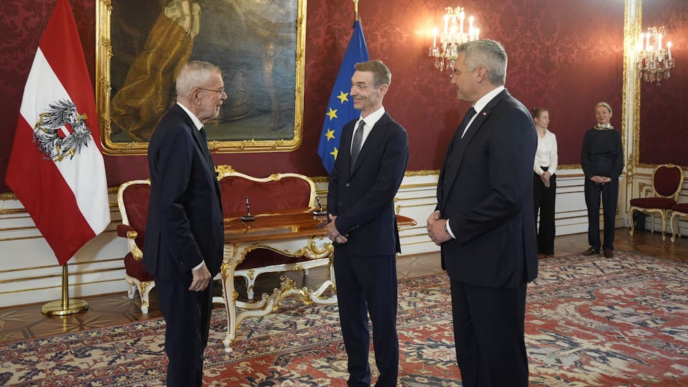 VdB seufzte – Jetzt fix! Gunter Mayr ist neuer ÖVP-Finanzminister ...