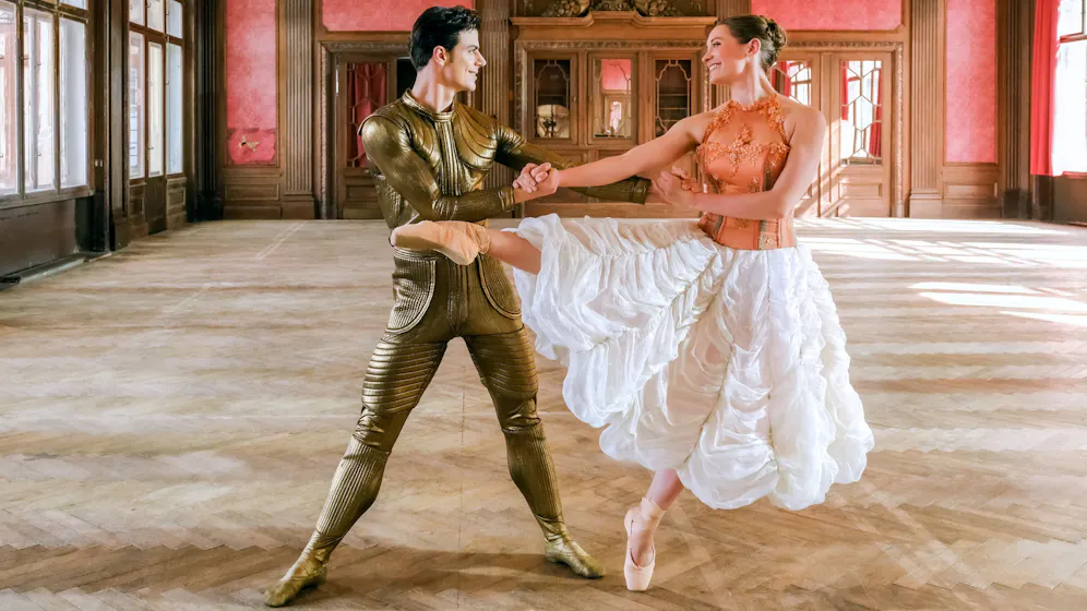 Im ORF – Neujahrskonzert 2025: Ballett tanzt durch Südbahnhotel | Heute.at
