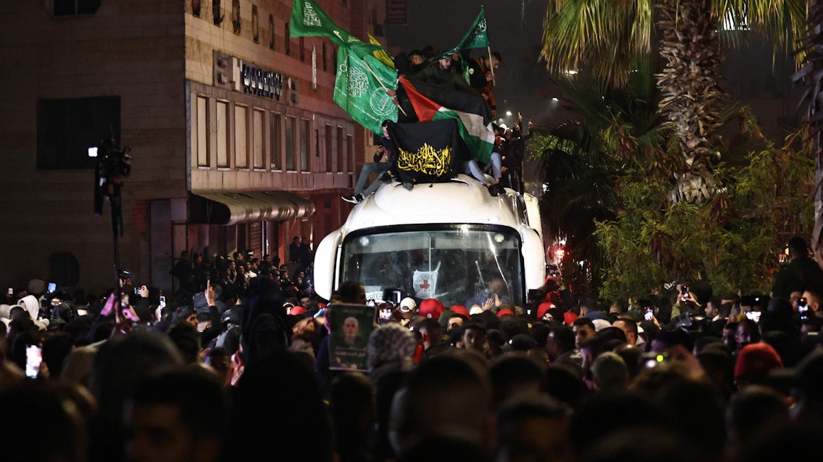 Nahost-Konflikt – Israel lässt 90 Häftlinge nach Geisel-Übergabe frei ...