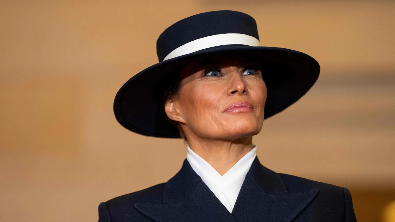 First Lady 2.0 – Ganz anders: Melania überrascht auf offiziellem Foto ...