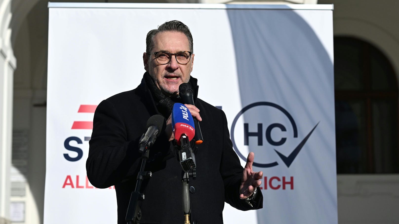 Duell gegen alte Freunde – Comeback-Versuch! Nun will HC Strache Wien ...