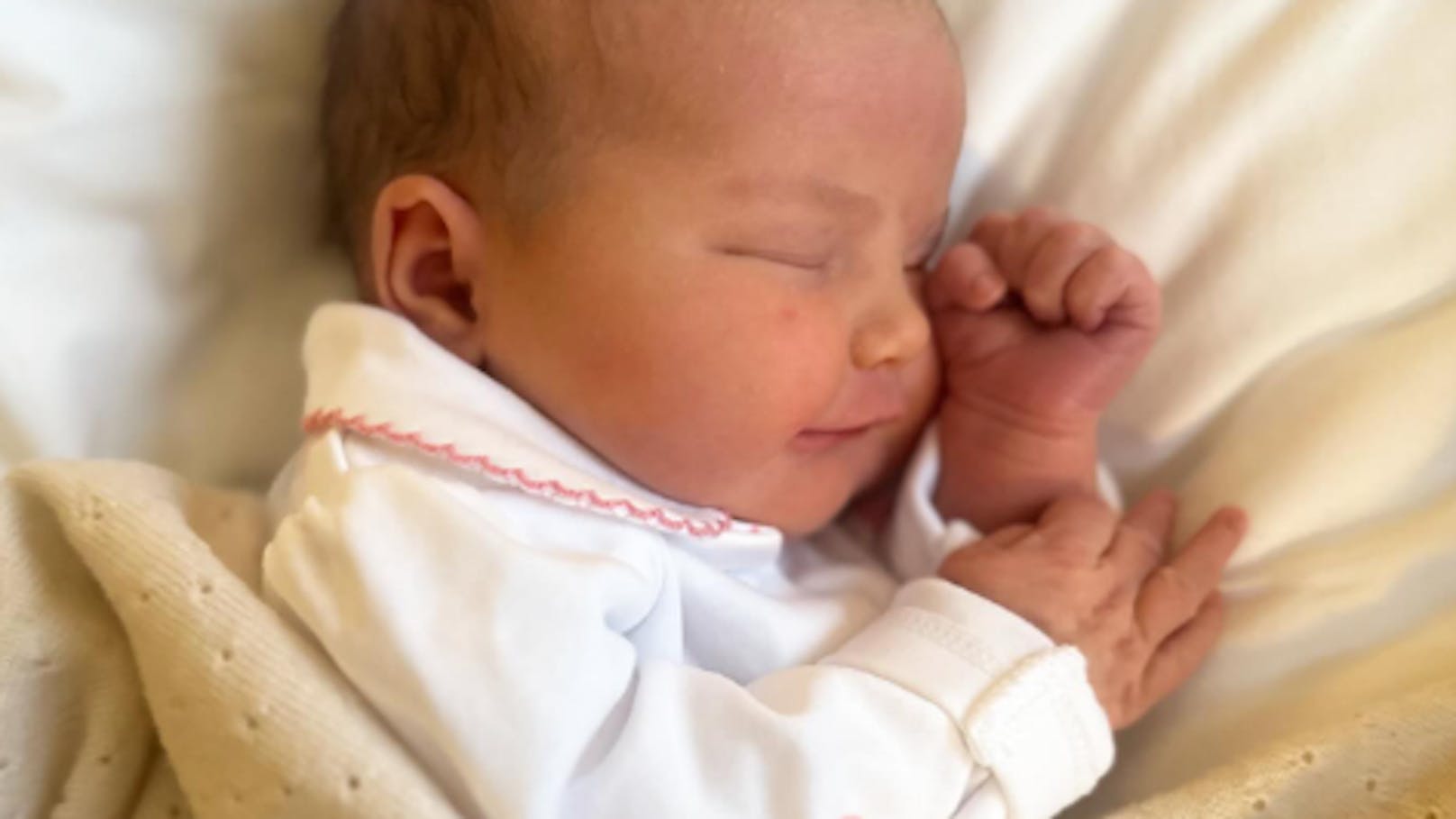 Royaler Nachwuchs – Königshaus zeigt erstes Foto von Baby-Prinzessin ...