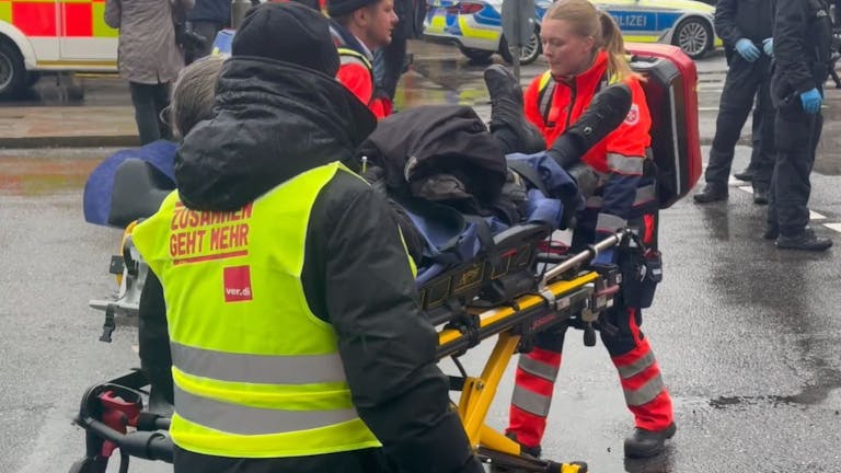 Anschlag in München – Auto rast in Demo-Teilnehmer | Heute.at
