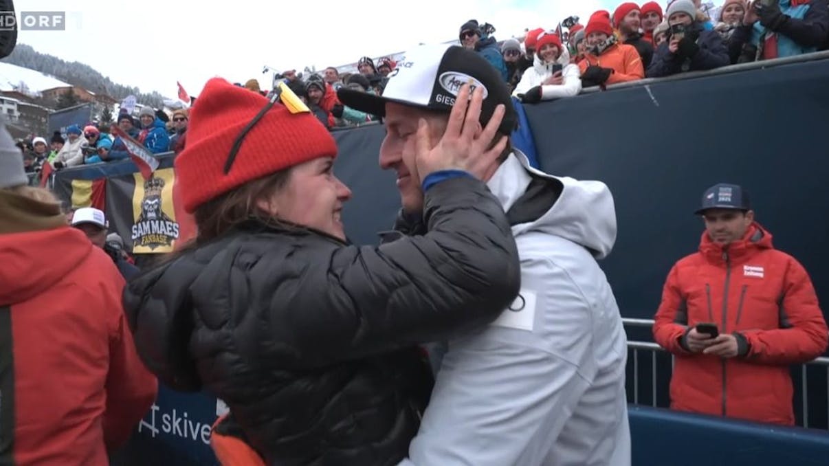 Valentinstags-Weltmeister – ÖSV-Held Haaser holt sich Gold-Kuss von Ski-Star ab | Heute.at