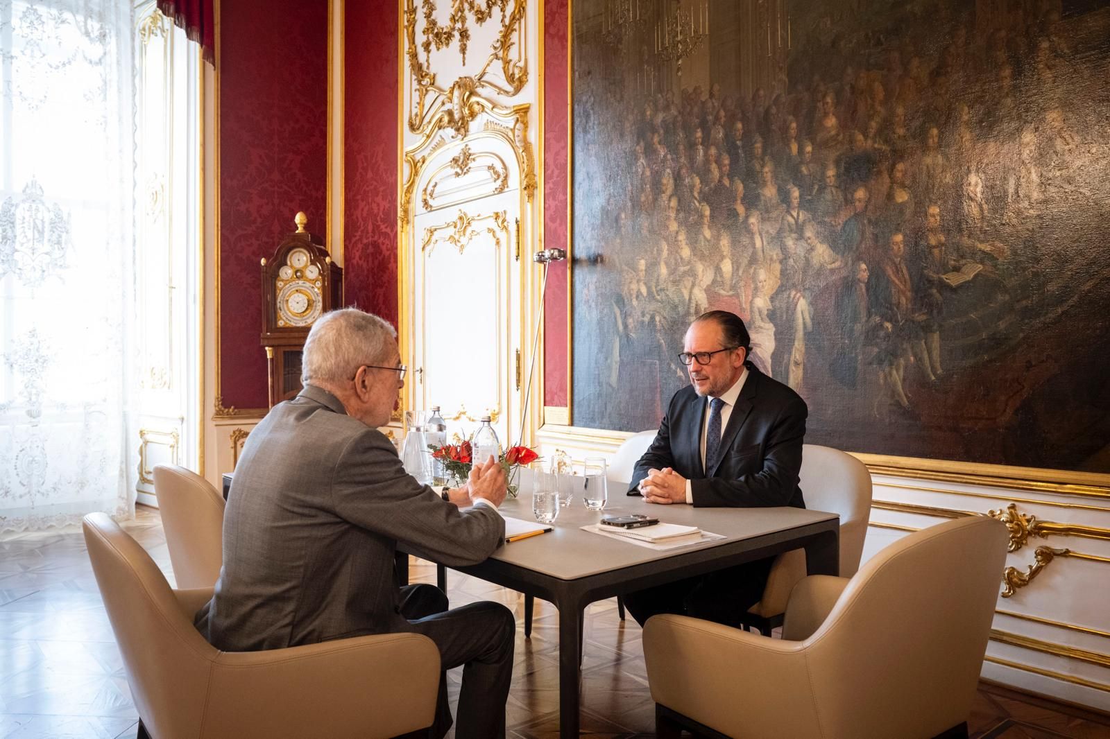 Frage der Sicherheit – "Umbrüche, Krisen, Bedrohungen" – Kanzler bei VdB | Heute.at