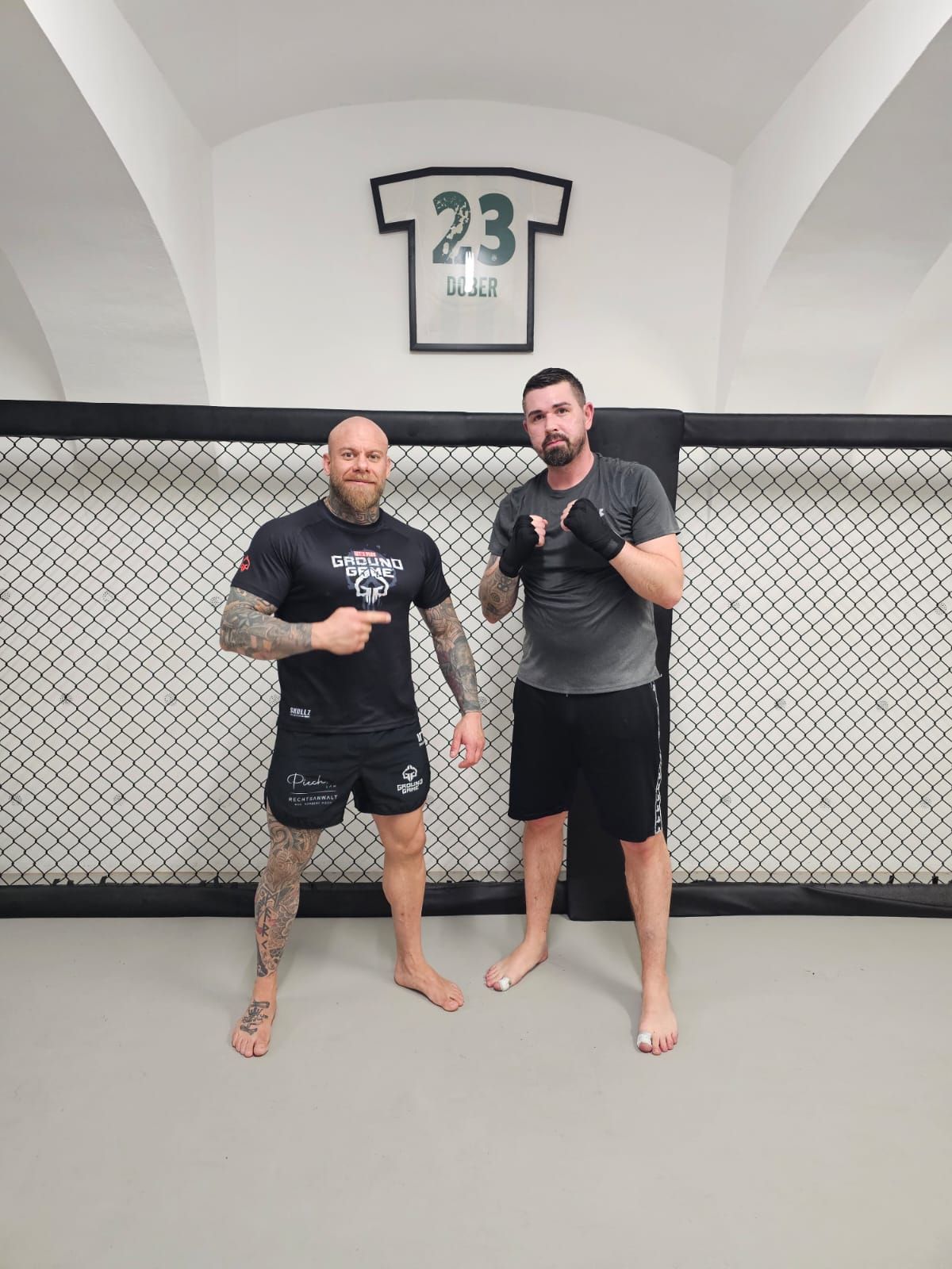 "Stars im Ring" – MMA-Champion bereitet Influencer für Ring-Kampf vor ...