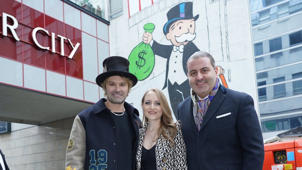 Hommage an den Baumeister – Richard Lugner XXL: Riesen-Porträt erobert ...