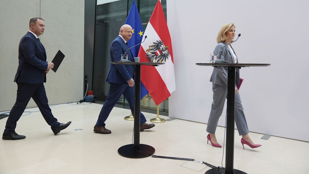 Bilder: Stocker, Babler und Meinl-Reisinger präsentieren Ampel-Programm ...