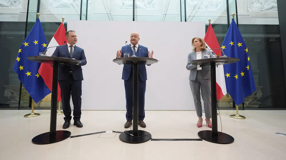 Bilder: Stocker, Babler und Meinl-Reisinger präsentieren Ampel-Programm ...