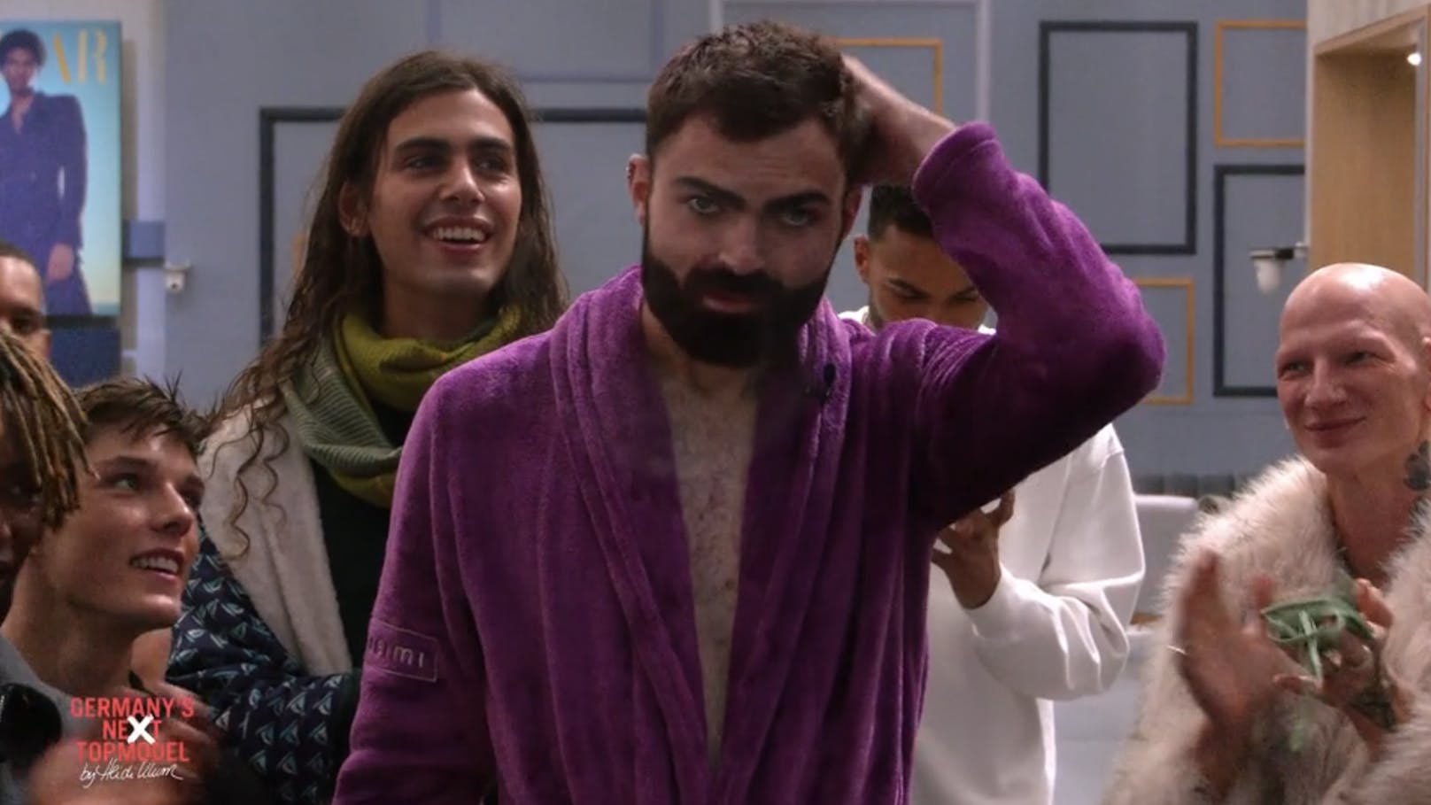 "Nicht mehr der pinke Felix" – GNTM-Model bekommt krasses Umstyling ...