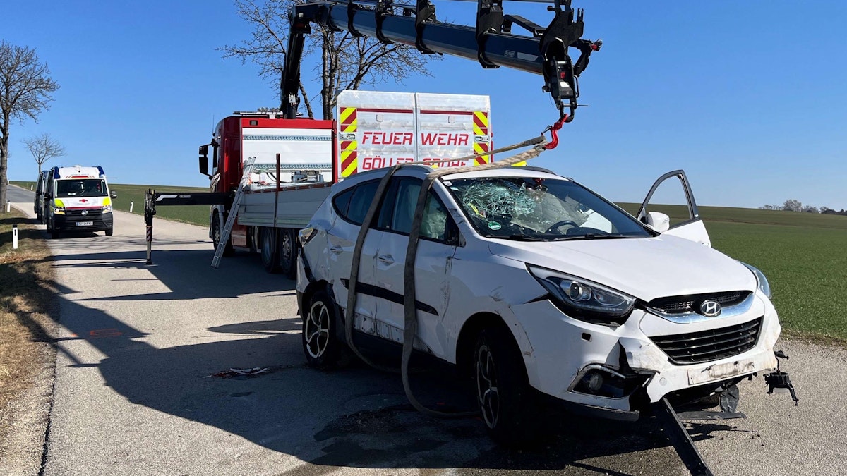 Mit Auto überschlagen – Mutter und ihre zwei kleinen Kinder bei Crash verletzt | Heute.at