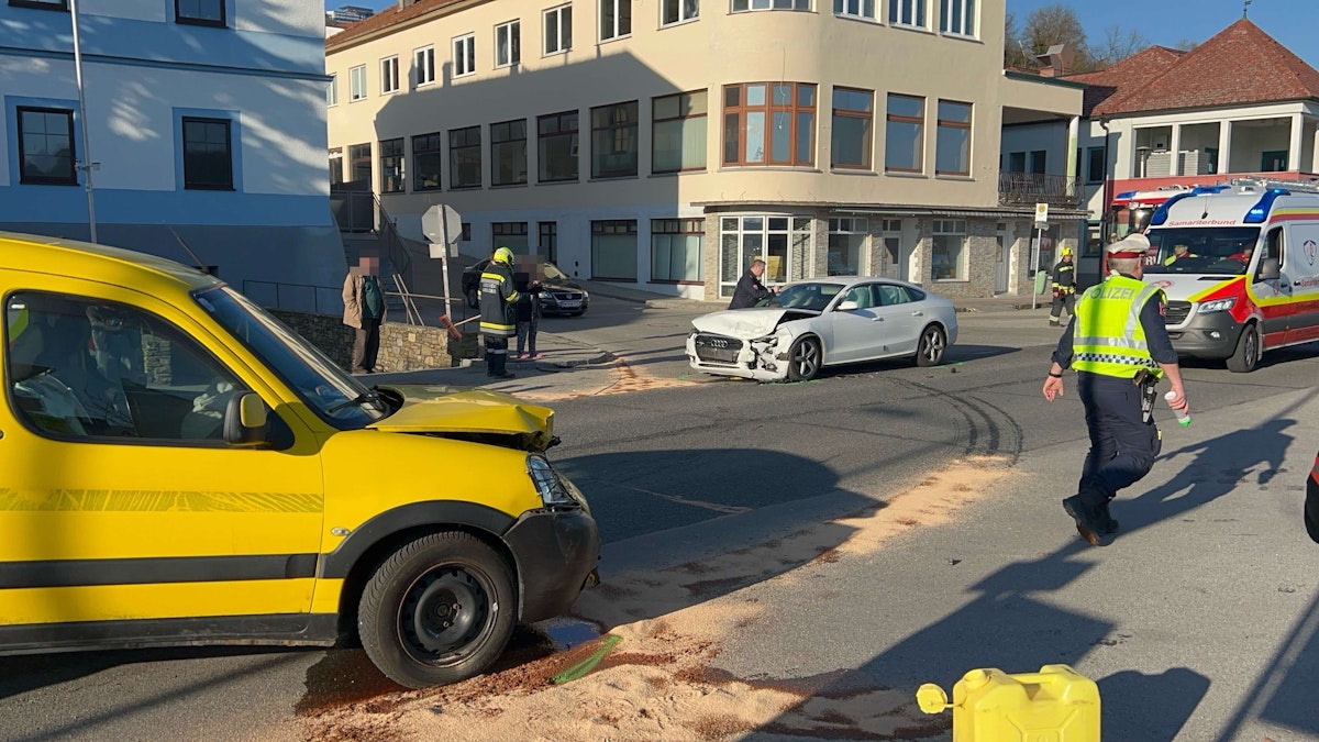 Zwei Verletzte – Schwerer Crash – Pkw krachten frontal zusammen | Heute.at
