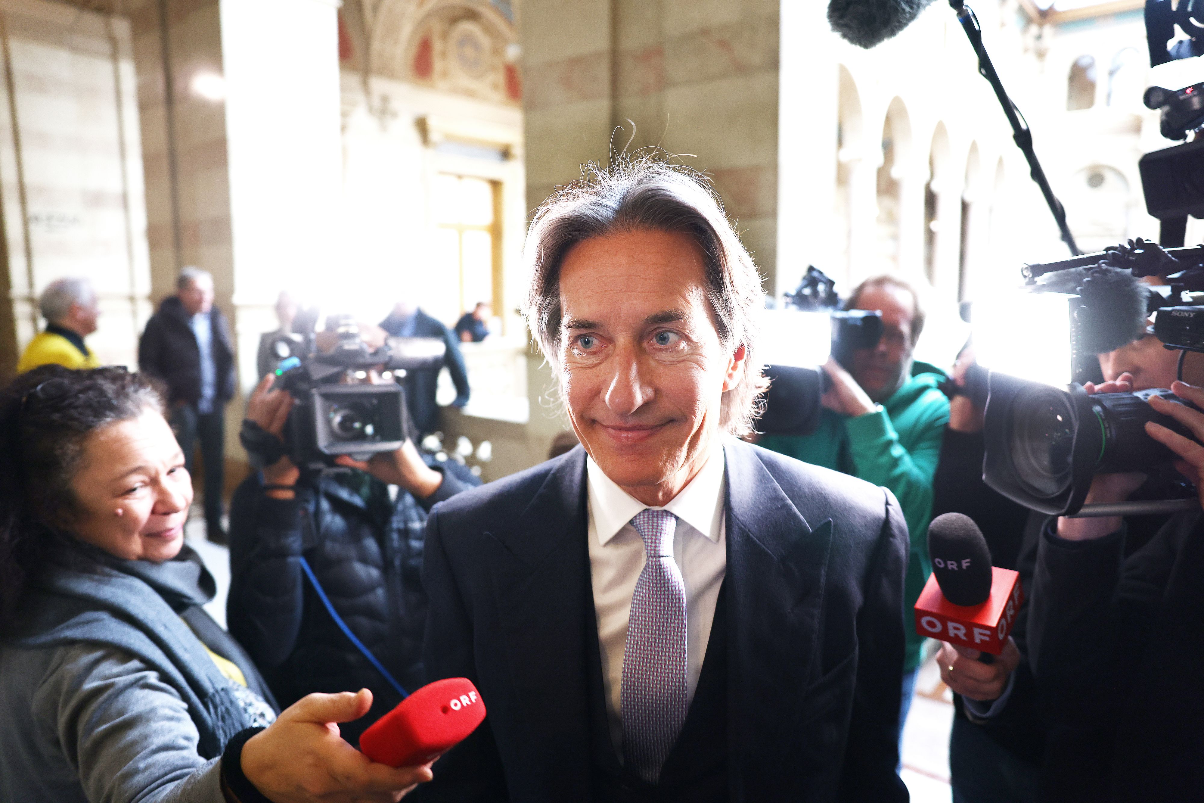 Reisen erlaubt! – Experte erklärt: Diese Regeln gelten für Grasser ...