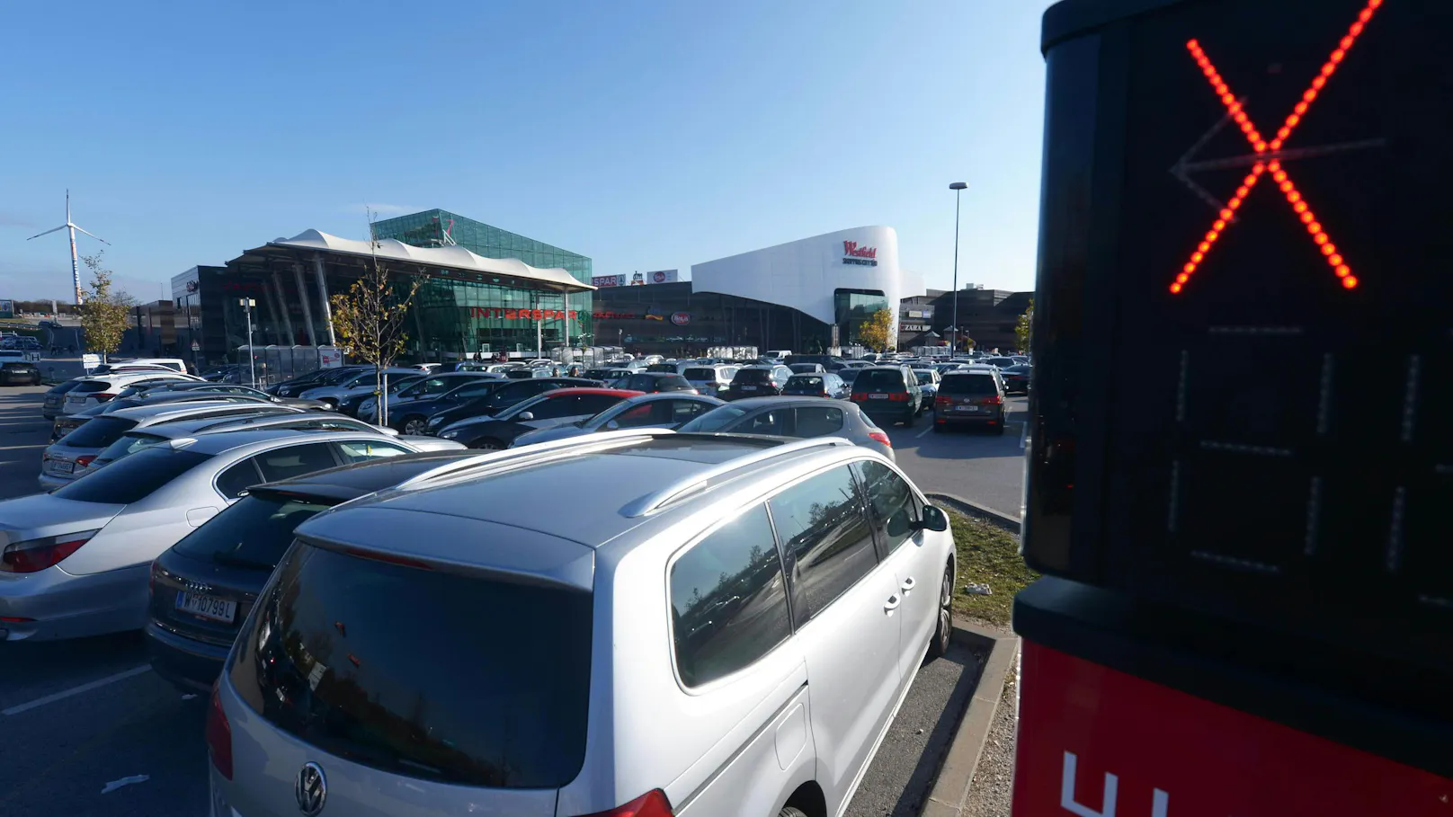 Plötzlich Gebühren – SCS, Kino, Ikea – das sind die neuen Parkplatz ...
