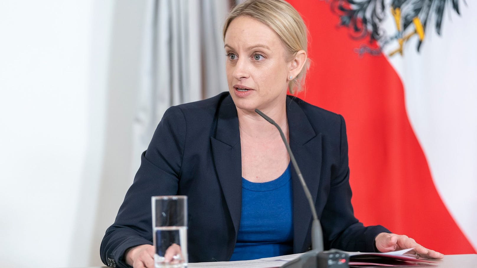 Budgetknappheit – Regierung greift durch – diese neue AMS-Regel kommt ...