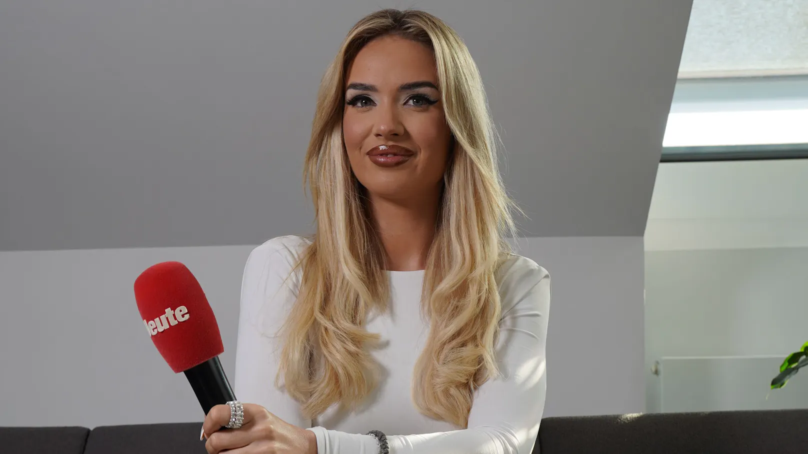 "Per WhatsApp Schluss gemacht" – Liebes-Aus nach zwei Wochen! Sabrina ...