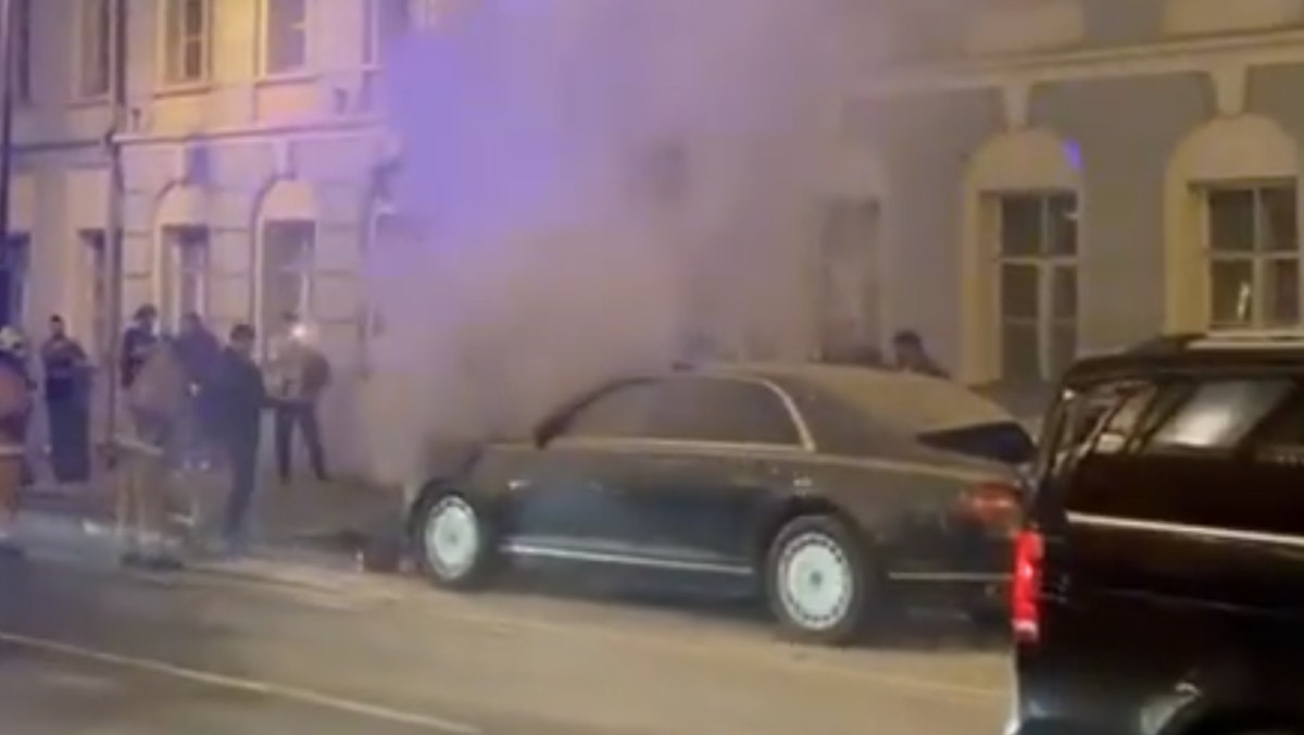 In Flammen aufgegangen – Putin-Limousine explodiert im Zentrum von ...