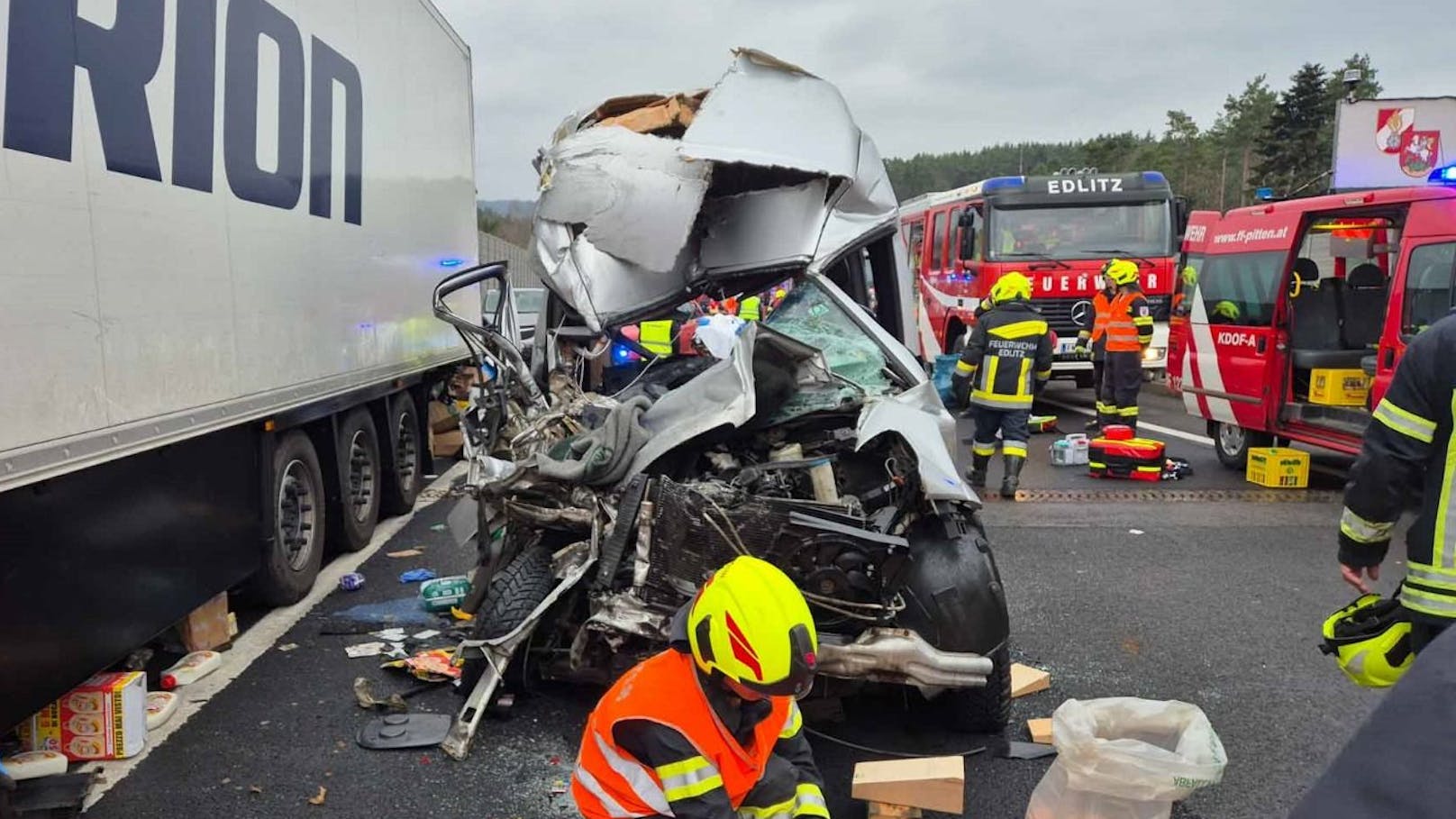 Ermittlungen nach Unfall – Horror-Crash auf A2 – Ärzte kämpfen um Leben von Opfer | Heute.at