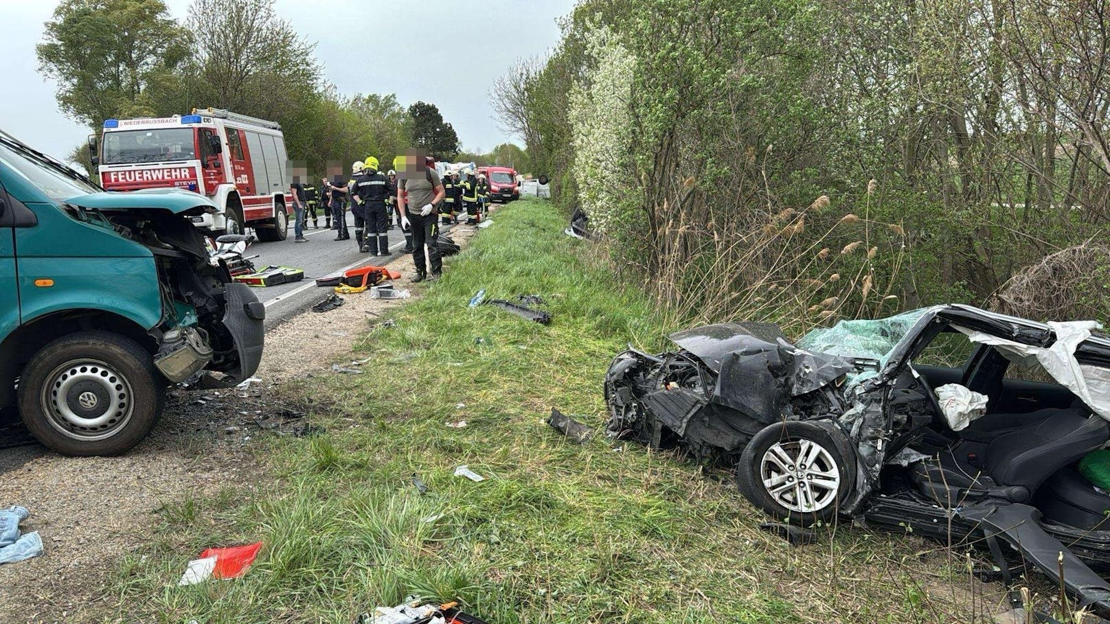 Lkw und 3 Pkw beteiligt – Drei Helis! Crash in NÖ fordert bis zu zwölf Verletzte | Heute.at