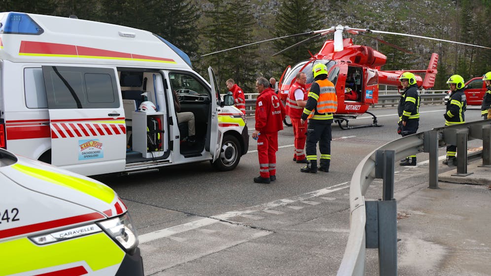 Schwerer Crash zu Ostern – Heli landet auf Pyhrnautobahn | Heute.at
