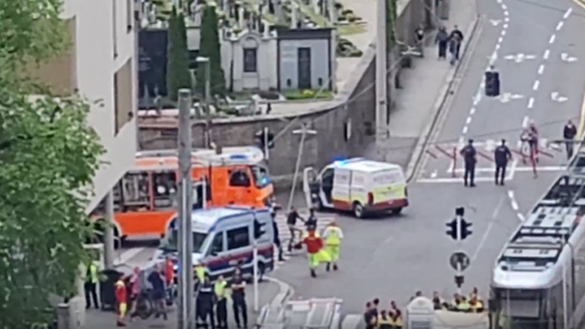 Opfer war eingeklemmt – Radfahrerin bei Unfall mit Straßenbahn tödlich verletzt | Heute.at