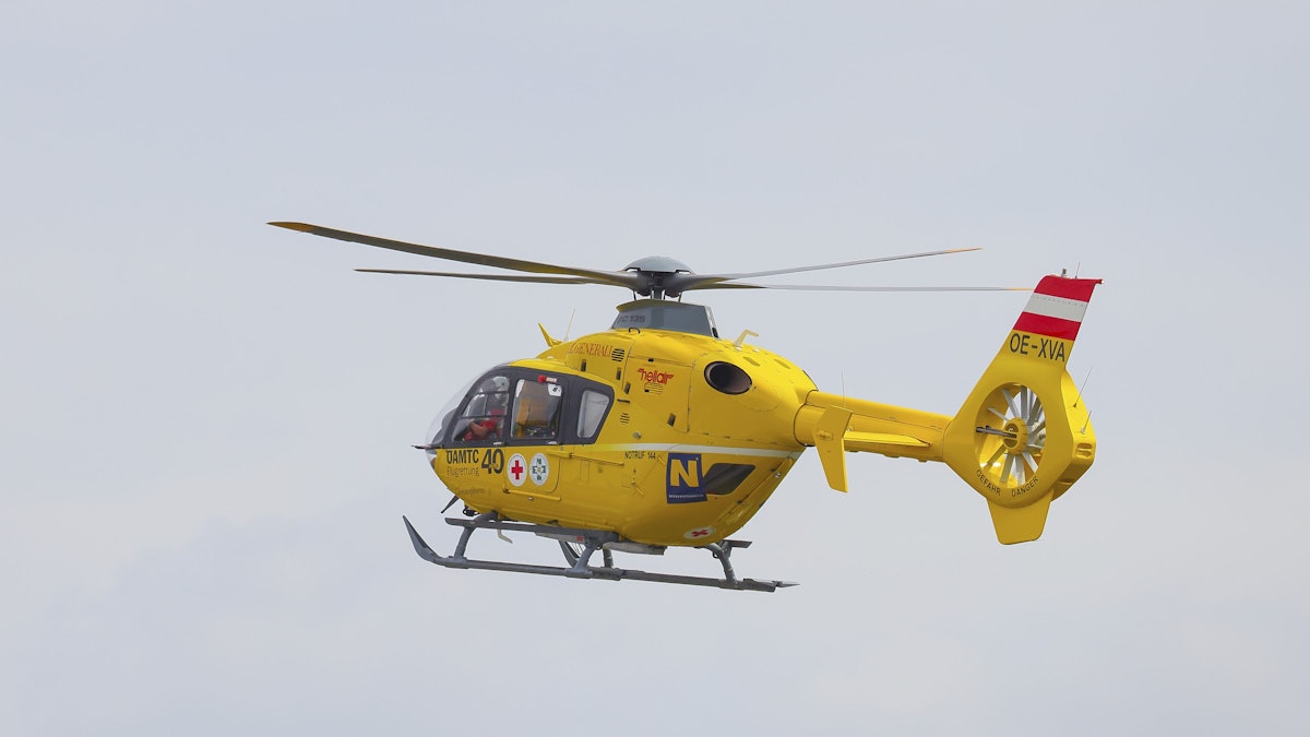 Bei Unfall schwer verletzt – E-Scooter-Bub knallt mit Kopf auf – mit Heli ins Spital | Heute.at