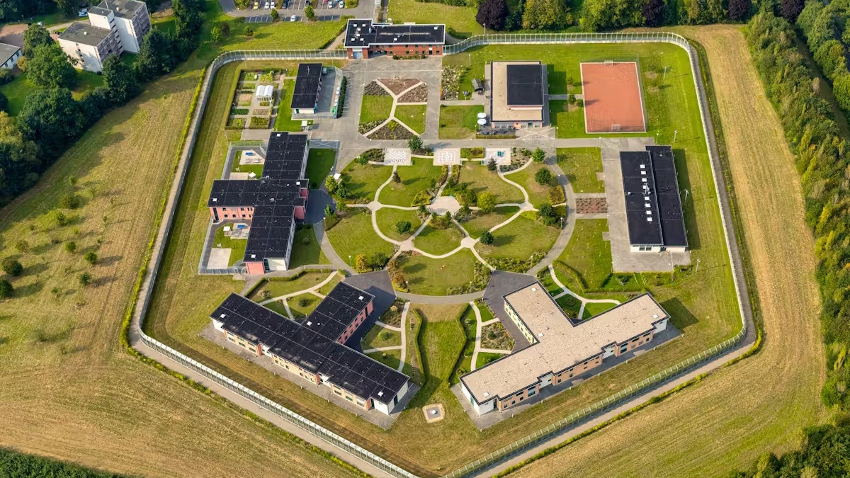 Klinik Bedburg-Hau – Großeinsatz läuft! Häftlings-Revolte in ...