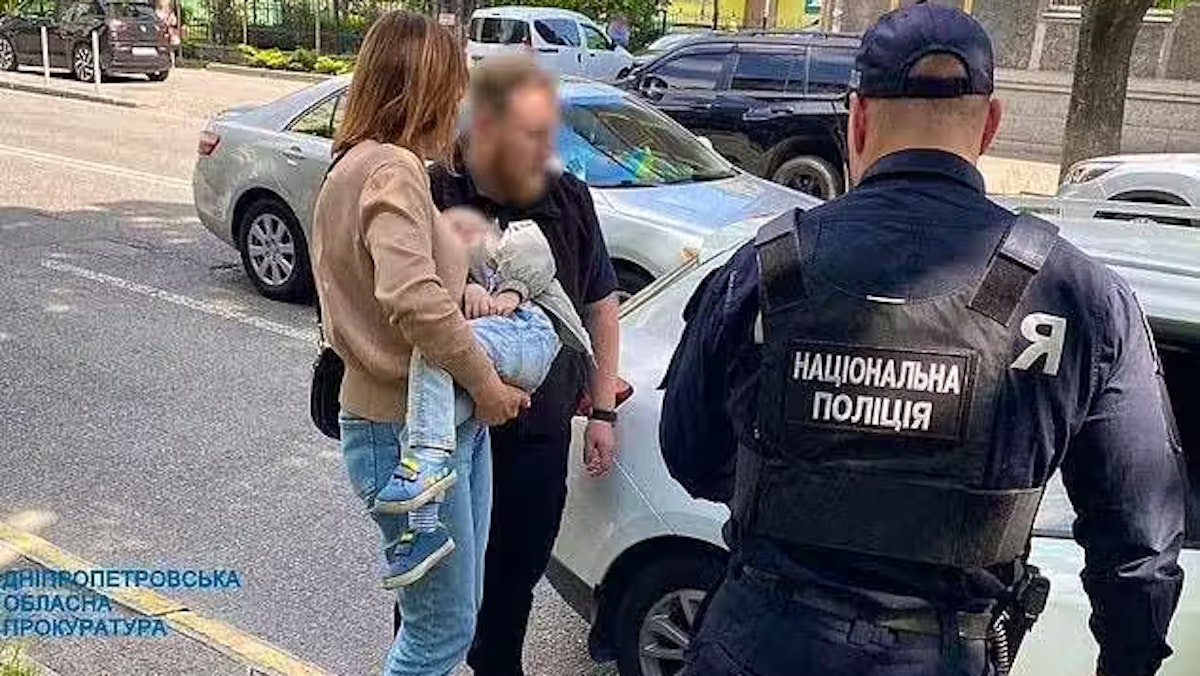 Schockierendes Filmmaterial – Mutter (20) will Sohn (2) für 21.000 Euro ...