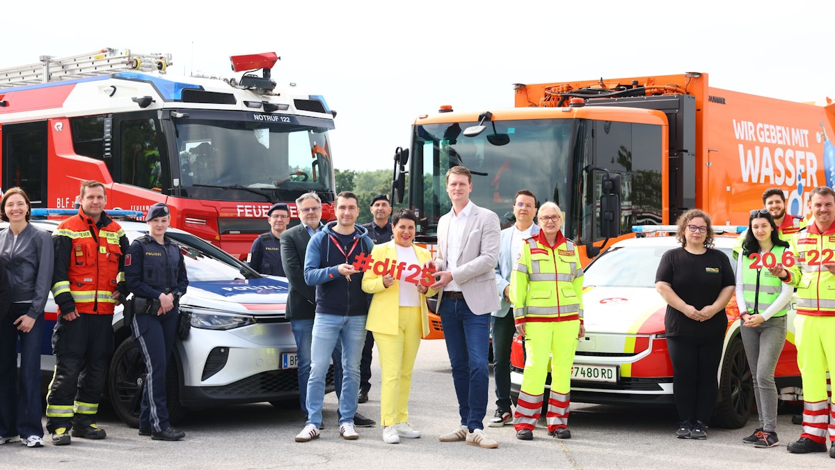 Erster Container geliefert – Helfer legen los – Donauinsel rüstet sich ...
