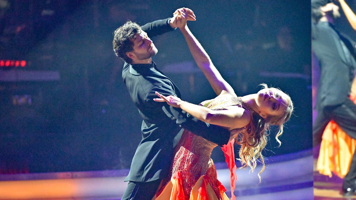 Zuschauer haben entschieden – Schauspieler Aaron Karl gewinnt "Dancing ...