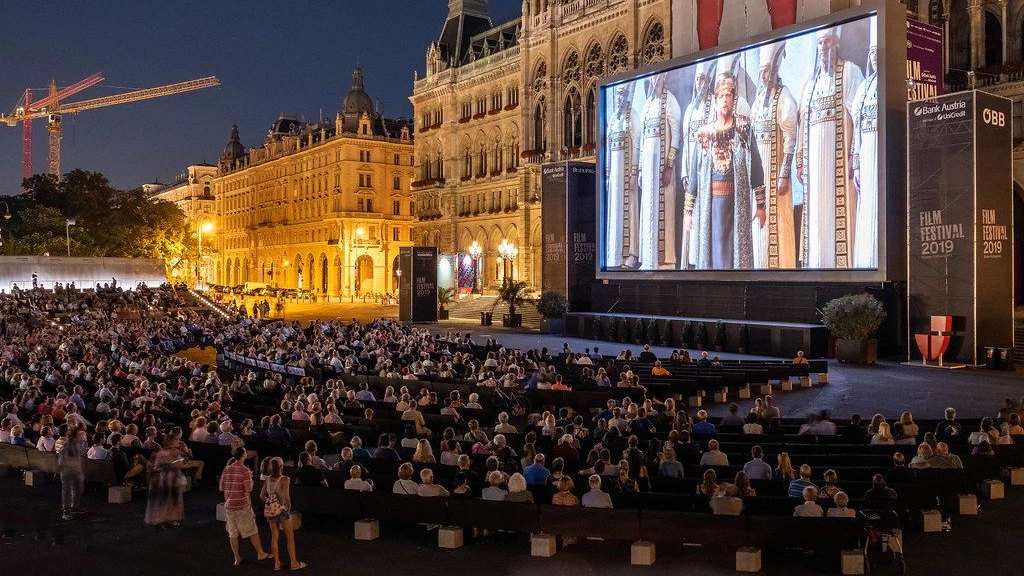 Das jährliche Film-Festival auf dem Rathausplatz | Heute.at