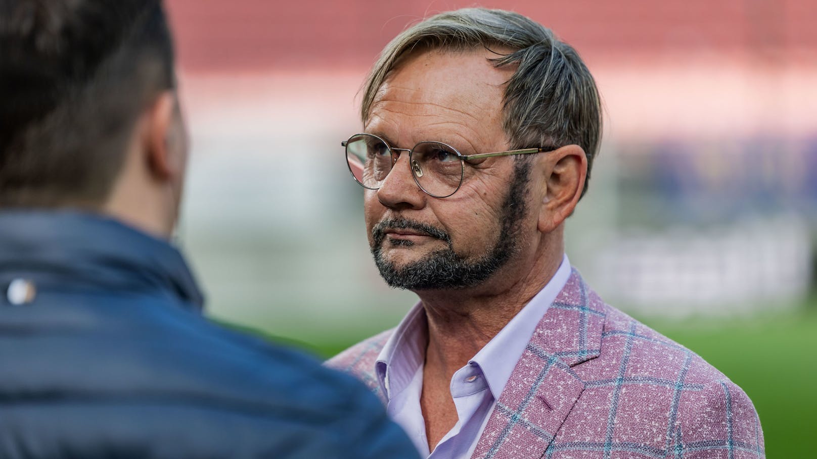 Schulden in Millionenhöhe – Sponsor möchte Austria Klagenfurt ...