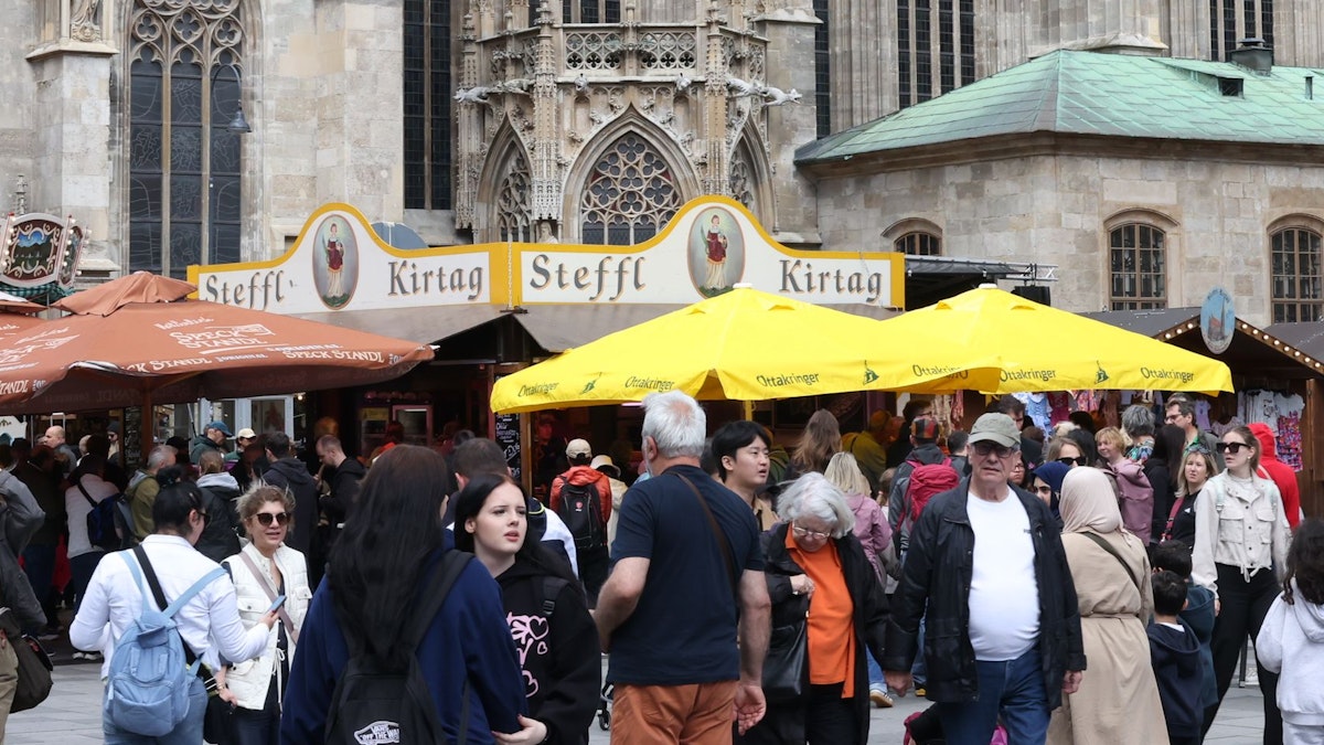 Feiern vor dem Dom – Steffl-Kirtag bringt Rambazamba und Ringelspiel ...
