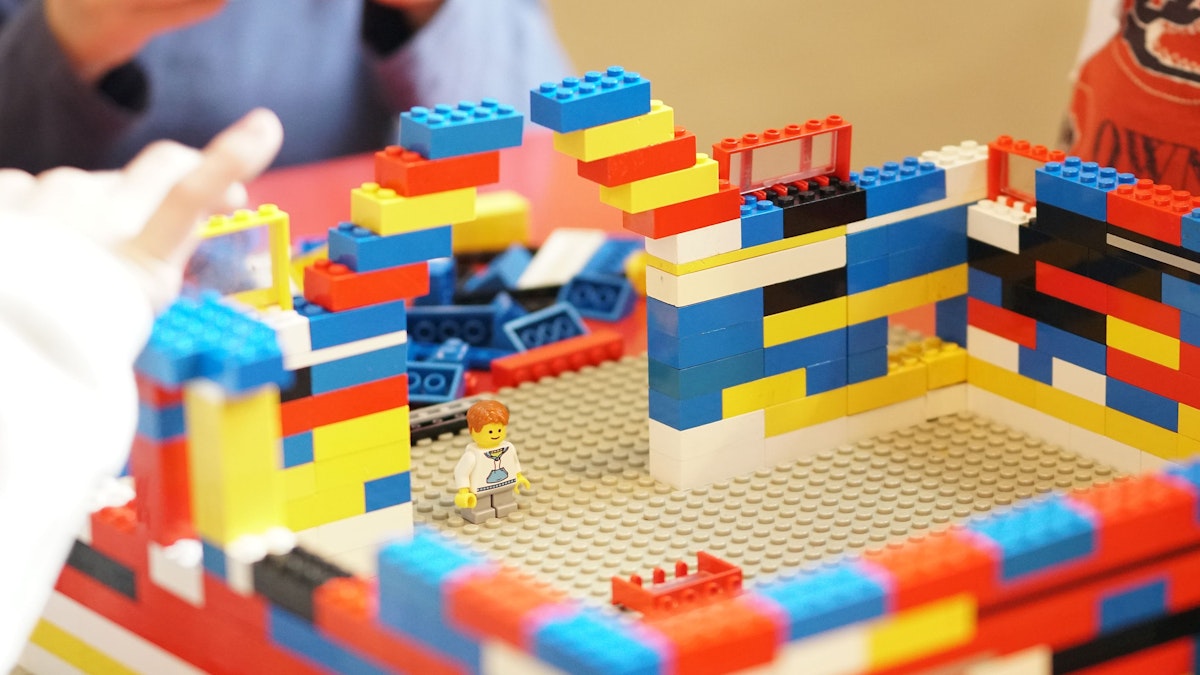 Schluss mit Durcheinander – KI-App verwandelt dein Lego-Chaos in coole Bauwerke | Heute.at